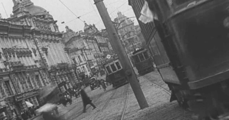 Dutch Angle Shot Explained: 8 Brilliant Examples, Uses – Flickside