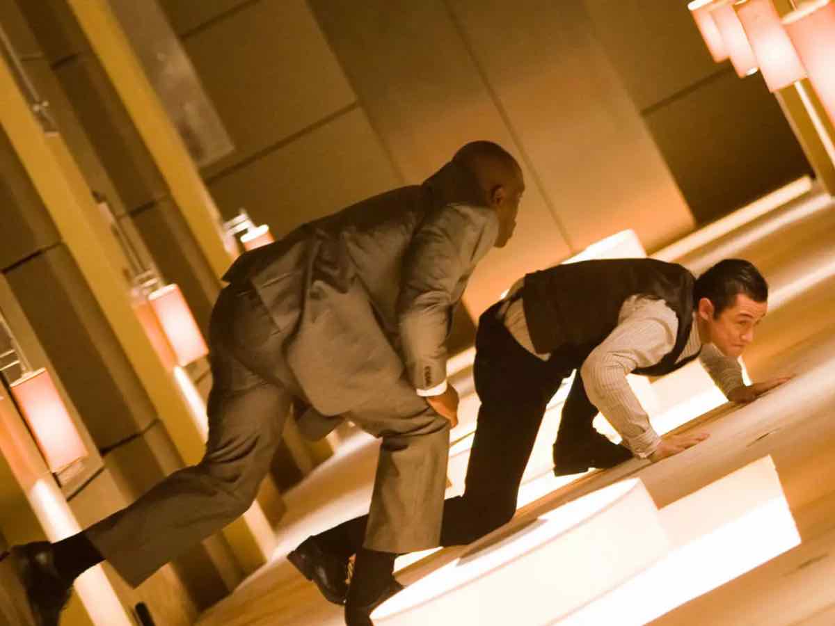 Dutch Angle Shot Explained: 8 Brilliant Examples, Uses – Flickside