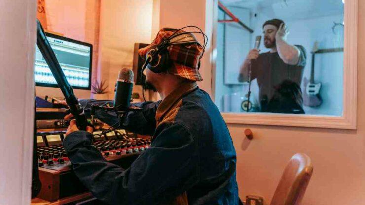 How To Become A Voice Actor: The Ultimate Guide – Flickside